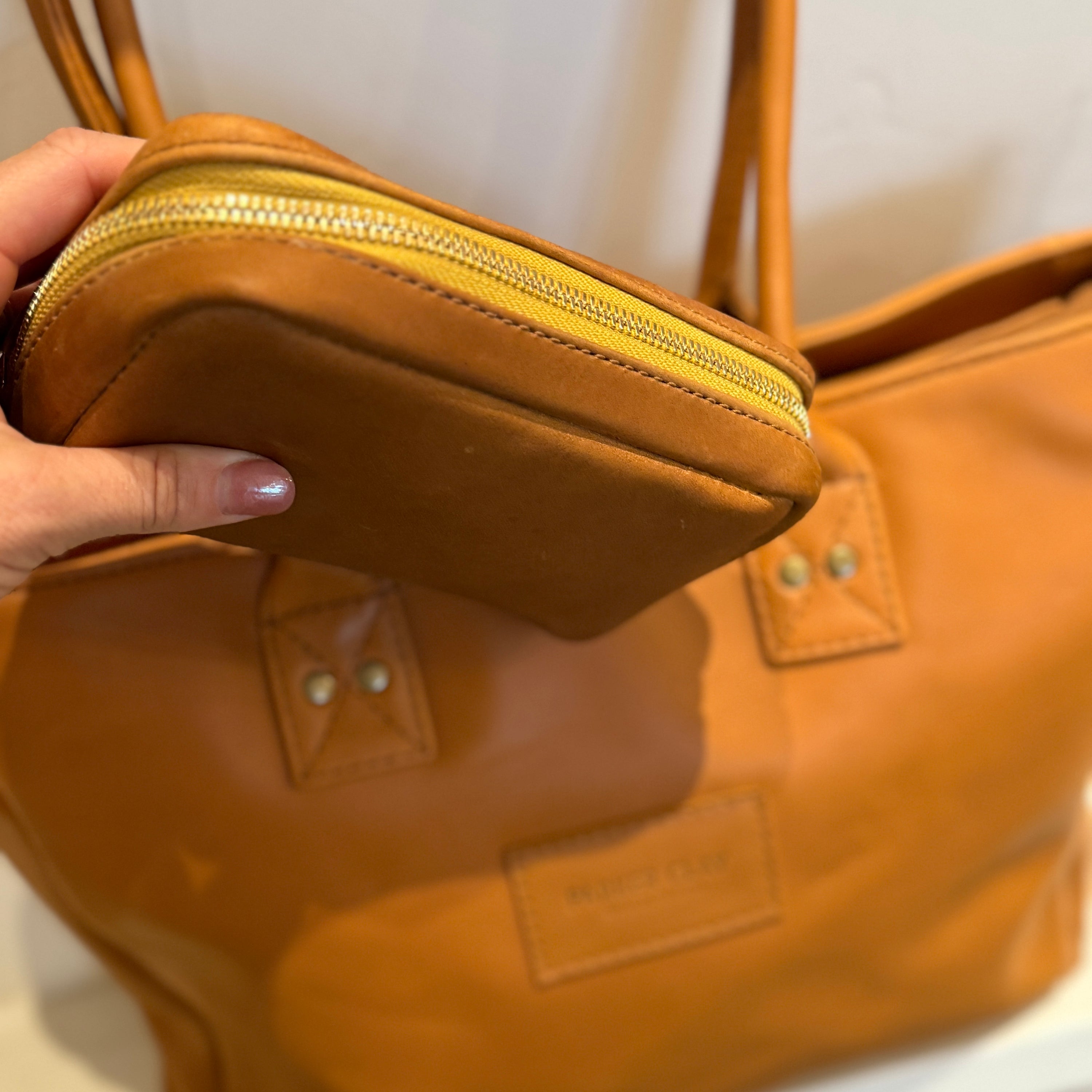 Bizu Leather Travel Pouch - Rust Brown – Parker Clay